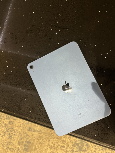 Прадаётся ipad 10 покаление б/у