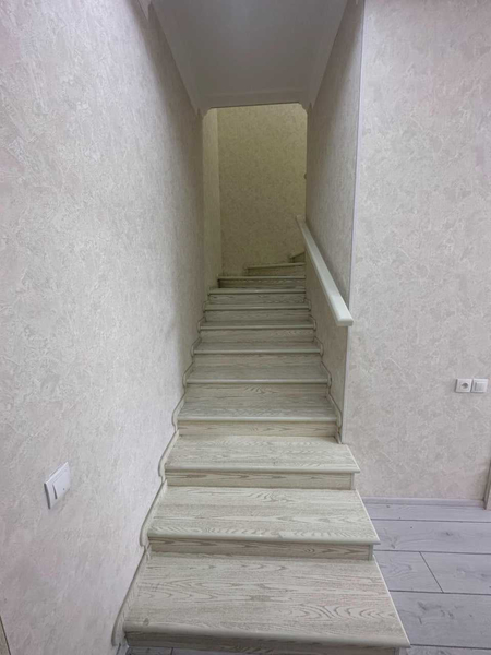 Ховли уй 2 этажли янги курилган сергелида