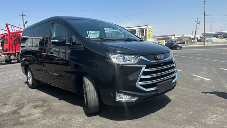 JAC M4 ishonchli va qulay mini bus naxta bor