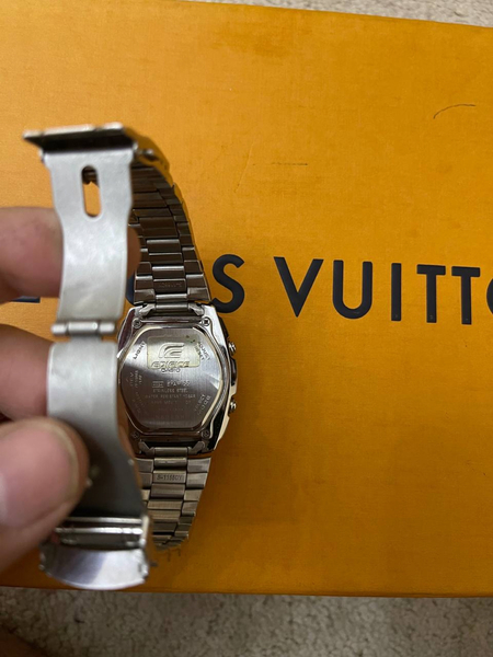 Продается оригинальные японский мужской час Casio edifice efa 122 .