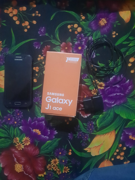 Samsung J1 ace xolati yaxshi