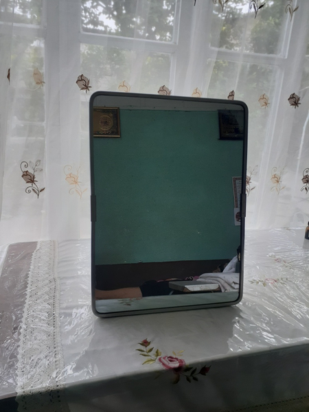 Продаётся железная аптечка