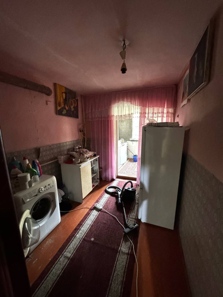 Прадаётся 2х Кубик дом Пед институт 2этаж можно через банк кирпичный