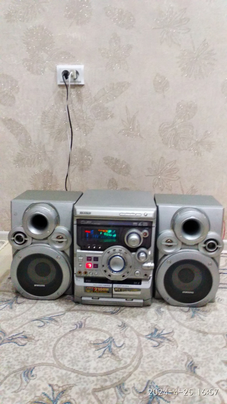 Продается муз центр Samsung 2100w