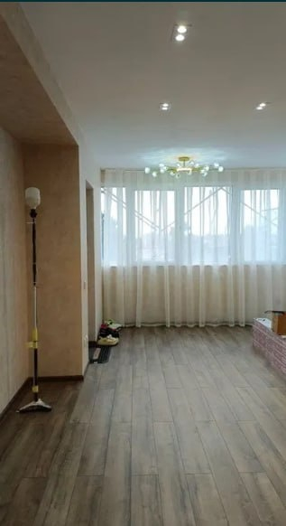 Квартира на Бобуре 3/3/12 евро ремонт