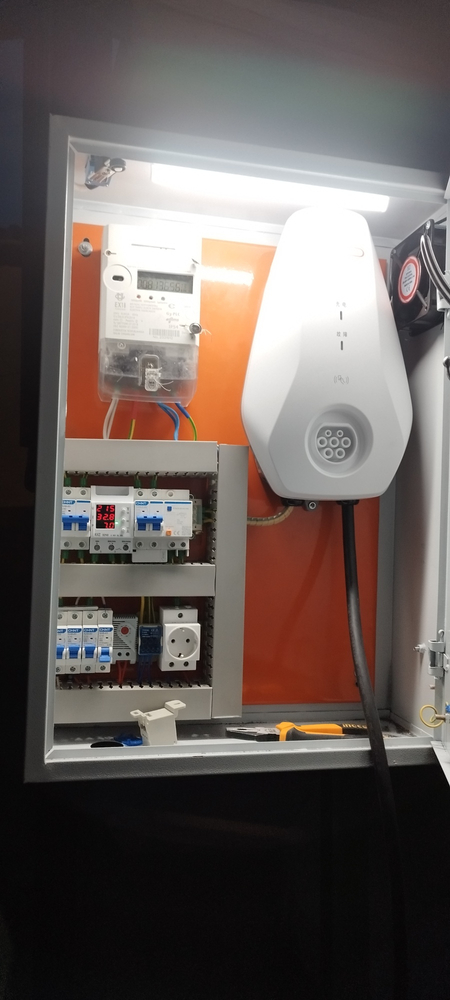 Elektrmobil zaryadka ustanofka ishi