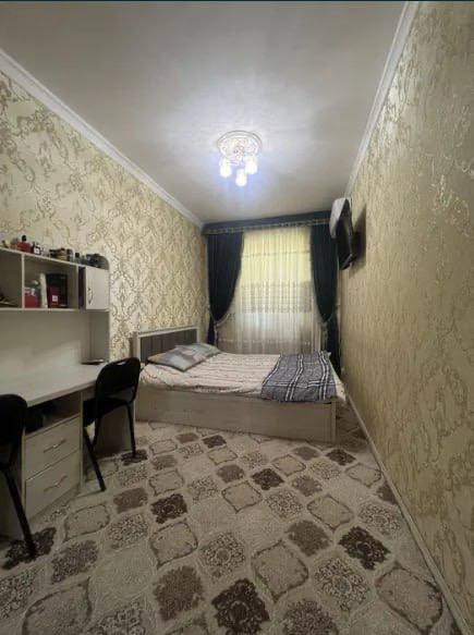 Чиланзар 7.  3комн/4этаж. Срочно не дорого