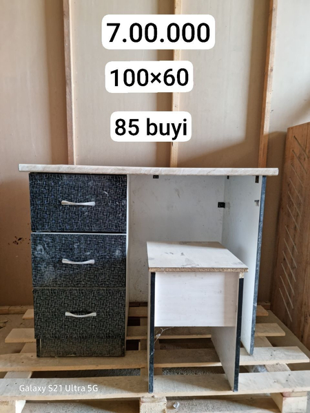 Ofis mebellari yangi xolatda