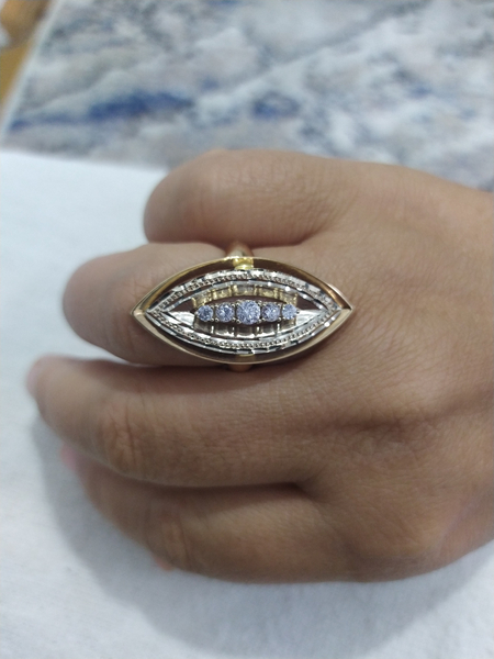 Золотое кольцо, почти новый ,очень красивая , 585 проба, вес 4,90 гр.