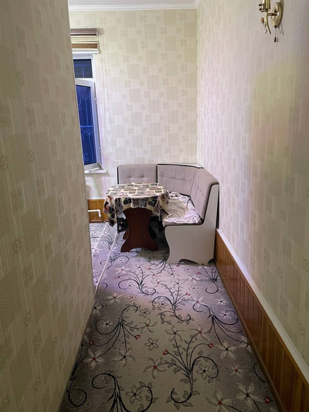 Теракзорда жойлашган 3 хонали,1-этаж хамма шароити бор квартира ижараг