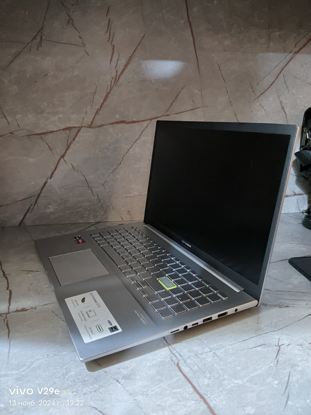 Asus vivo book noutbook SROCHNA !