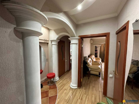 Срочно! Продается 3/5/9 квартира в М.Улугбекском р-не  (J 924)