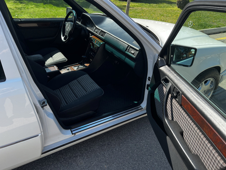 Mercedes bens E420 sotiladi!