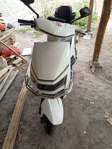 Skuter sotiladi Holati yaxshi