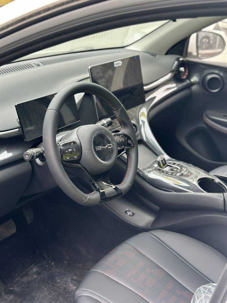 Byd E 2 Luxury 2024 oq rangi nalichida