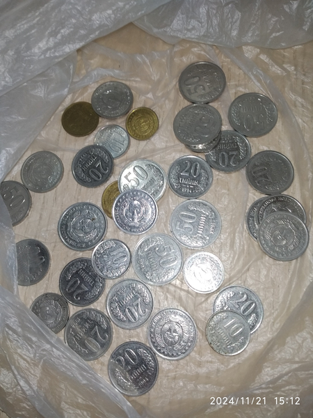 Продам манеты разное