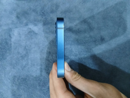 Прадаётся iphone 12 mini