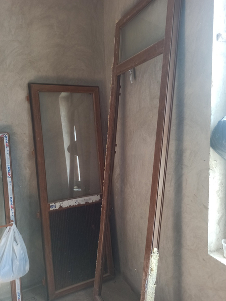 Eshik va balkon uchun rushoʻtka sotiladi,