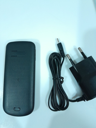 Assalom alekum telefon sotiladi original hamma joyi ishlidi Nokia 1202