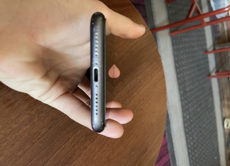 Iphone 11 sotiladi