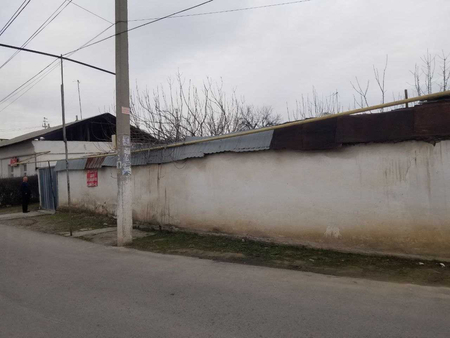 Qoyliqda joylashgan 6 sotihli uy sotiladi