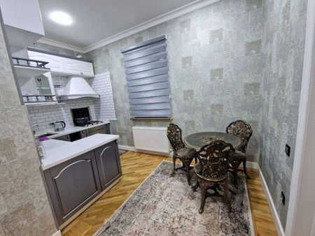 Яккасарайский  район 
Ориентир Жуманжи 
Не далеко Новза метро 10м