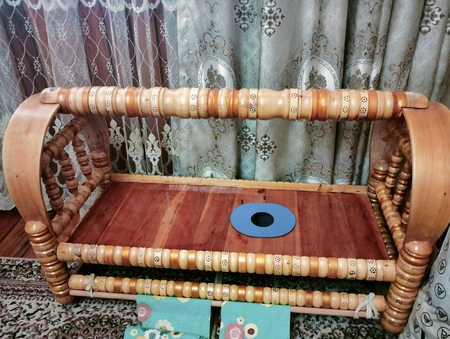 Yangi beshik sotiladi