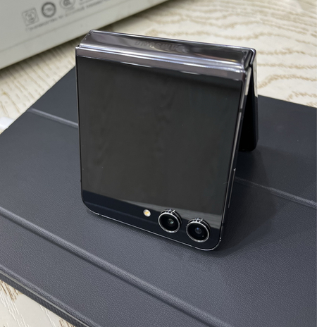 Samsung flip 5    256 gb black