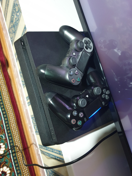 Playstation 4 slim с играми на 500gb