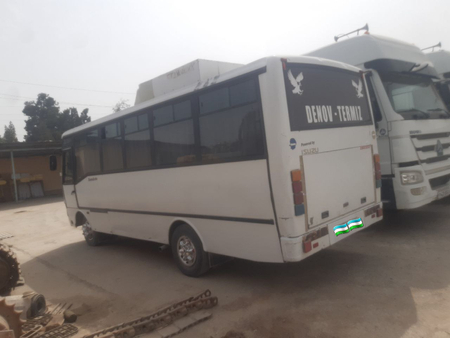 Isuzu avtobus...