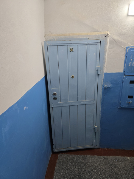 Ipitekaga yoki naxtga sotiladi 2 xonali uy sotiladi manzil 17 maktab