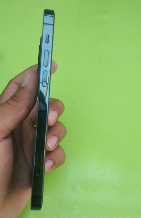 Iphone 12 pro 128gbli emkost 83% radnoy hammajoyi