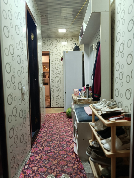 Спутник 1, продаётся 1 комнатная квартира. Чистая с мебелью. 1/2/2