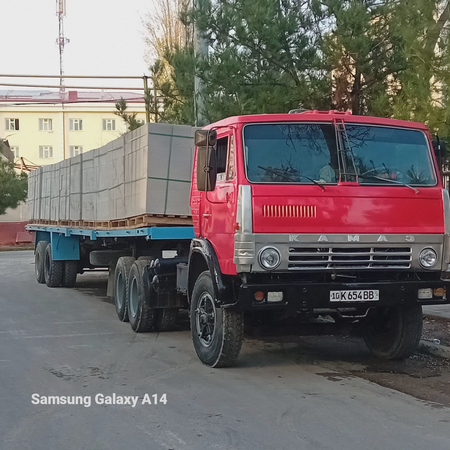 Kamaz tyagach universal konteyneravoz