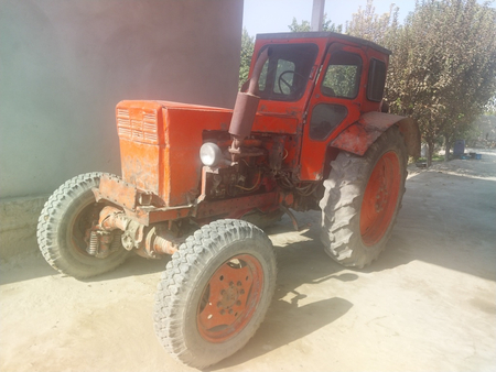 T 40 Traktor sotiladi