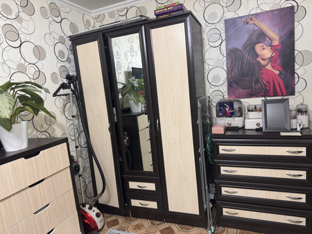 Продается шкаф и комод срочно