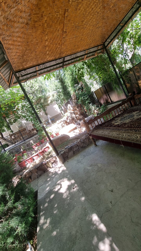 Oqtosh dacha (quyoshga yaqinda joylashgan)