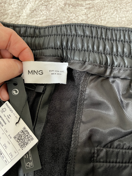 Брюки из эко кожи бренд Mango
