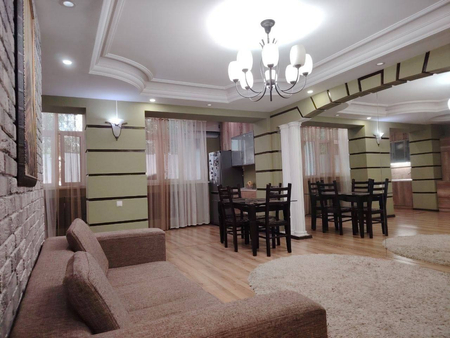 Kvartira в Юнусабадском районе 3/1/4 на Ц 4
