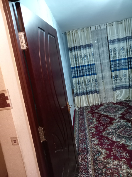СРОЧНО ПРОДАЮ 2-х Ком. КВАРТИРУ сдел. 3-х ком ул. М.Улугбек 10