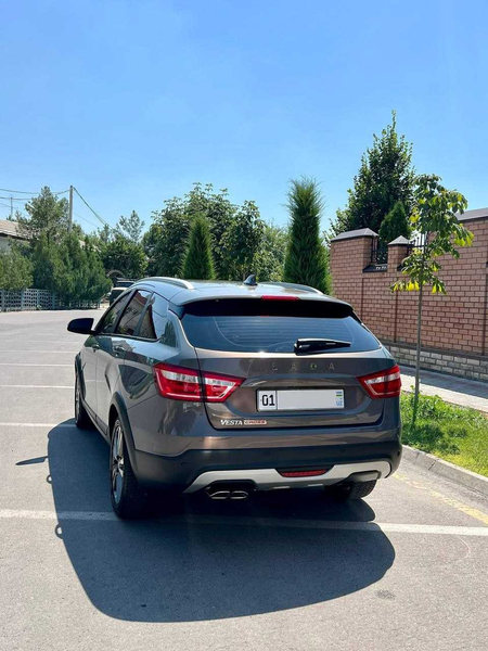 Продаю машу Лада Веста СВ Кросс