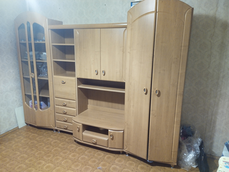 Стенка для небольшой квартиры.