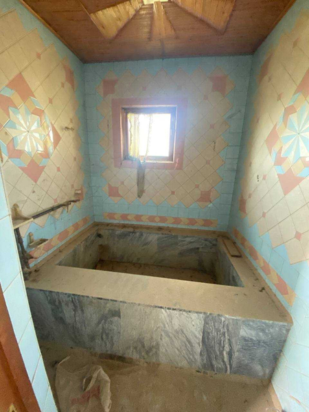 Продаю загородную резиденцию в 3 этажа 300 кв.м. 6 соток. В Халкабаде.