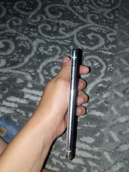 Iphone xs karobka yoq