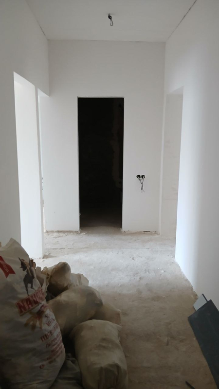 2 xonalik kvartira sotiladi 1-qavat podvali bilan