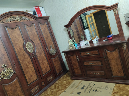 Спальная гарнитура (кровать, шкаф, кровать и 2 тумбочки)