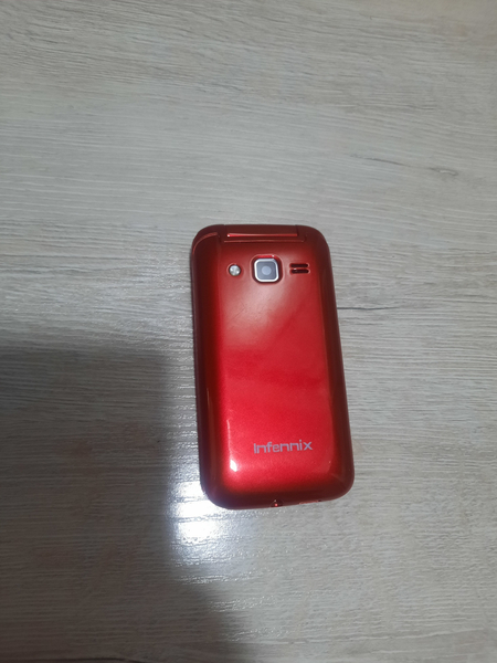Infinix  Flip 5   2 simkartali