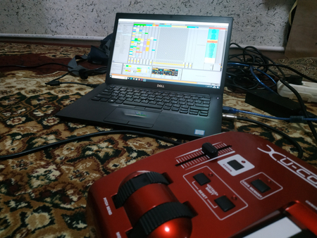Behrnger midi UMX 61 sotiladi