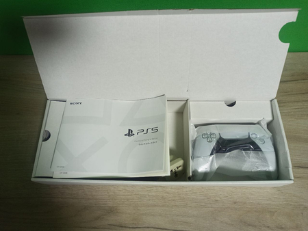 PS 5 (digital edition, 1 год). В отл. состоянии и полном комплекте.