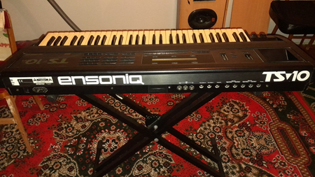 Ensoniq ts 10 sotiladi